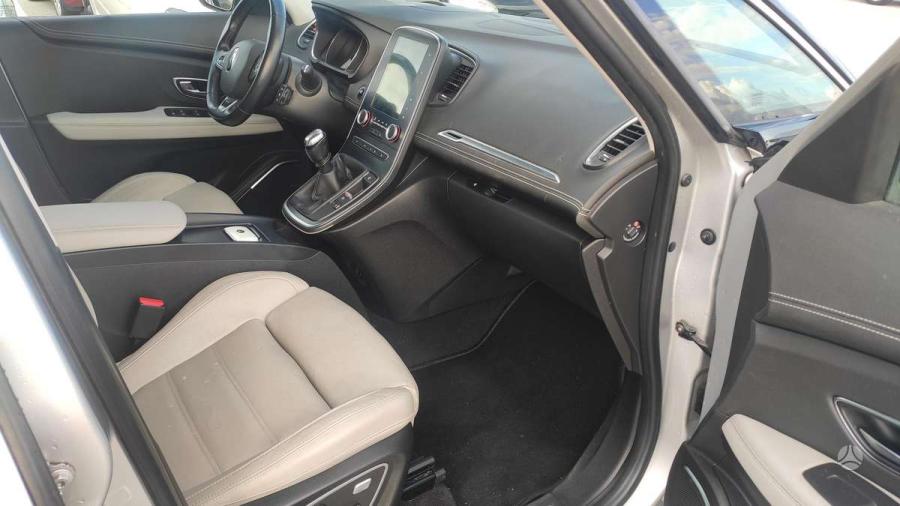 Grey Renault Grand Scenic 2017 in Taurage, with an engine capacity of 1.20 L and mileage of 181 thousand km for 8499 €, photo 22 on AUTOMOTO.COM.LV