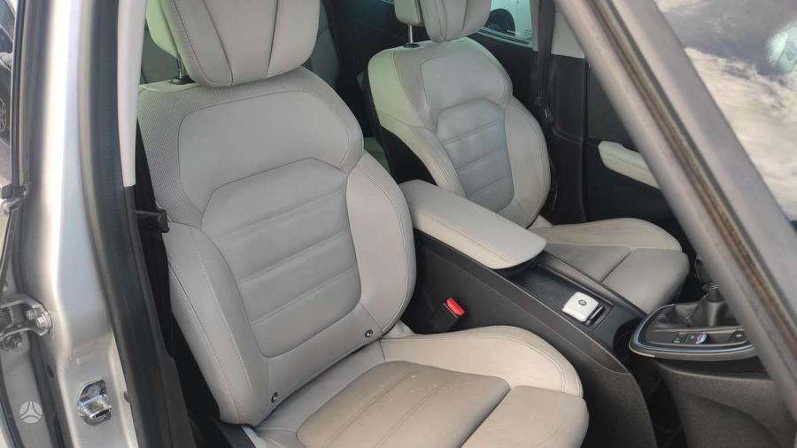 Grey Renault Grand Scenic 2017 in Taurage, with an engine capacity of 1.20 L and mileage of 181 thousand km for 8499 €, photo 23 on AUTOMOTO.COM.LV