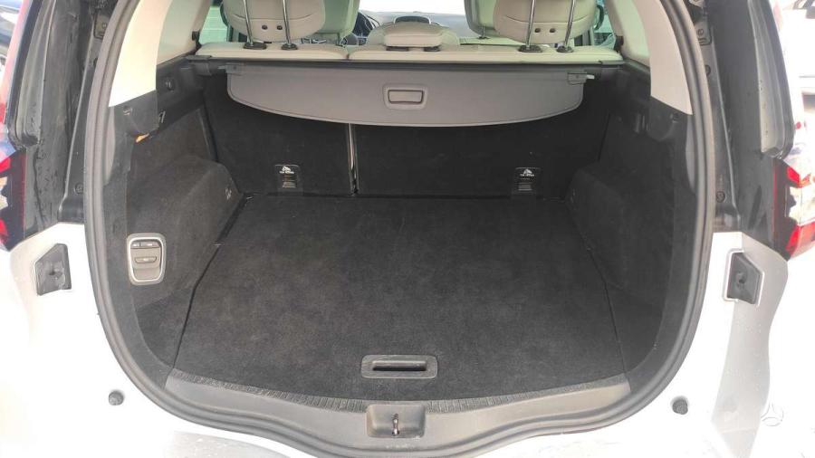 Grey Renault Grand Scenic 2017 in Taurage, with an engine capacity of 1.20 L and mileage of 181 thousand km for 8499 €, photo 28 on AUTOMOTO.COM.LV