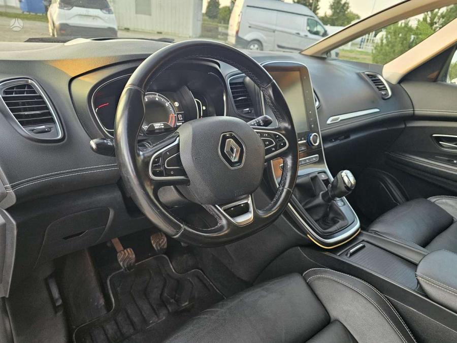 Grey Renault Grand Scenic 2017 in Pakruojis, with an engine capacity of 1.20 L and mileage of 128 thousand km for 8700 €, photo 10 on AUTOMOTO.COM.LV