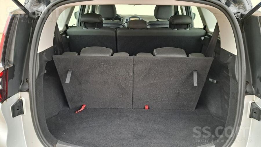Grey Renault Grand Scenic 2018 in Ogre, with an engine capacity of 1.20 L and mileage of 205 thousand km for 8850 €, photo 19 on AUTOMOTO.COM.LV