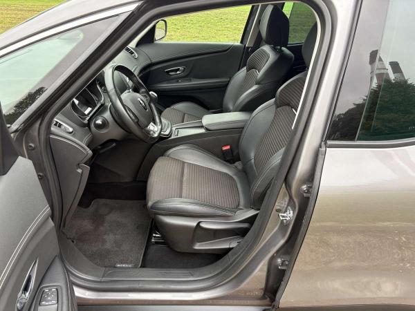 Grey Renault Grand Scenic 2020 in Kaunas, with an engine capacity of 1.75 L and mileage of 200 thousand km for 11500 €, photo 11 on AUTOMOTO.COM.LV
