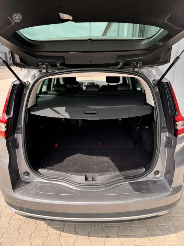 Grey Renault Grand Scenic 2020 in Klaipeda, with an engine capacity of 1.70 L and mileage of 207 thousand km for 7700 €, photo 10 on AUTOMOTO.COM.LV