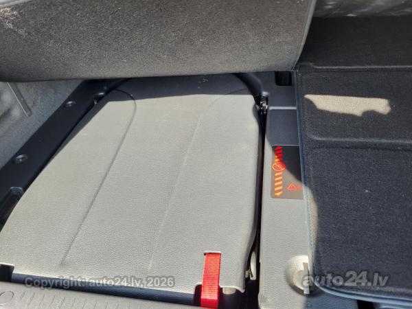 Pelēks Renault Grand Scenic 2006 Tallina, ar dzinēja tilpumu 2.00 L un nobraukumu 232 tūkst. km par 1800 €, foto 6 vietnē AUTOMOTO.COM.LV