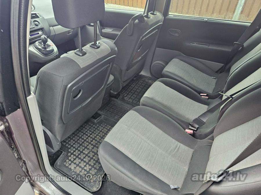 Pelēks Renault Grand Scenic 2006 Viljandi, ar dzinēja tilpumu 1.50 L un nobraukumu 181 tūkst. km par 1599 €, foto 7 vietnē AUTOMOTO.COM.LV