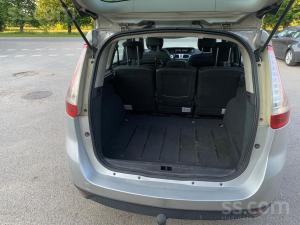 Grey Renault Grand Scenic 2009 in Ogre, with an engine capacity of 1.90 L and mileage of 466 thousand km for 3400 €, photo 11 on AUTOMOTO.COM.LV