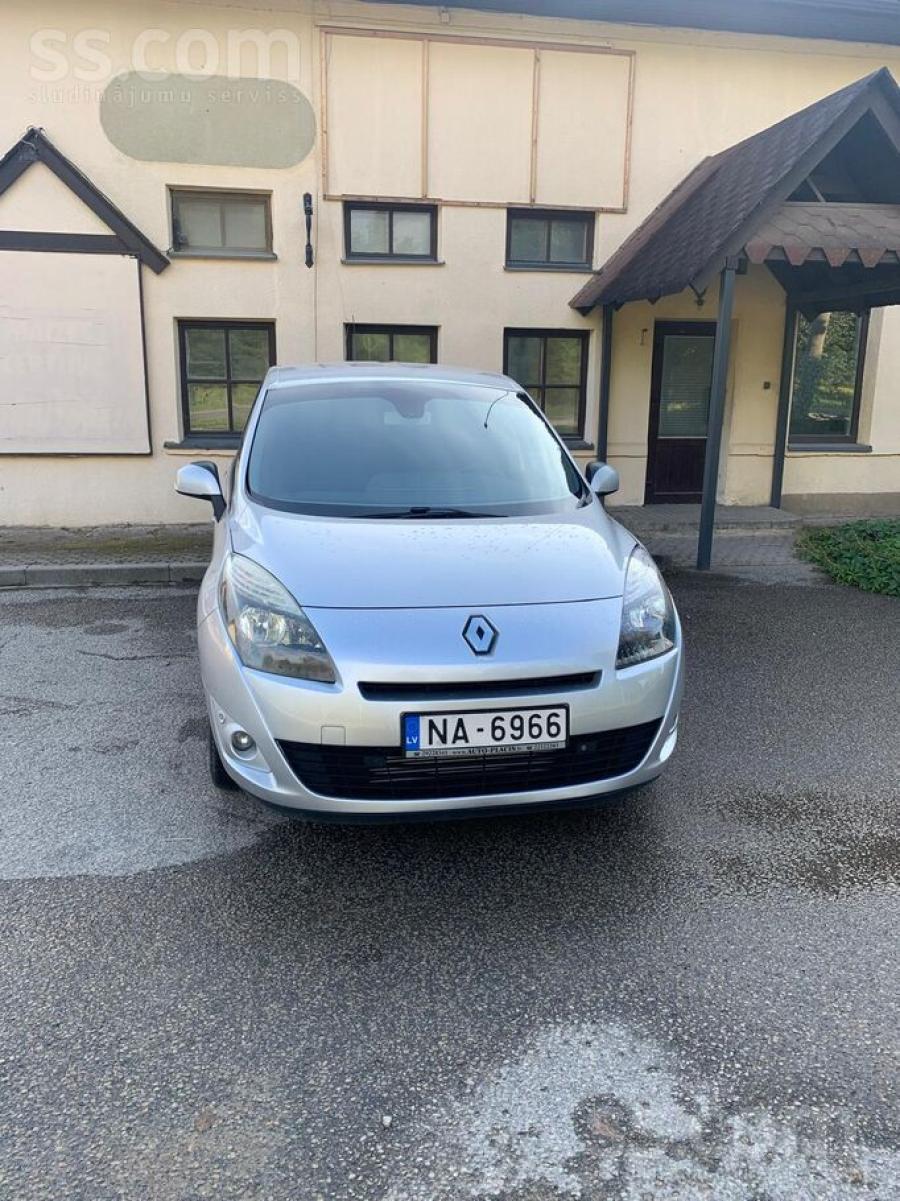 Grey Renault Grand Scenic 2009 in Ogre, with an engine capacity of 1.90 L and mileage of 467 thousand km for 3300 €, photo 1 on AUTOMOTO.COM.LV