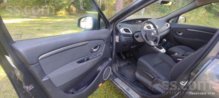Pelēks Renault Grand Scenic 2011 Ogre, ar dzinēja tilpumu 1.90 L un nobraukumu 305 tūkst. km par 1900 €, foto 7 vietnē AUTOMOTO.COM.LV