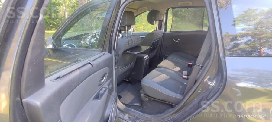 Pelēks Renault Grand Scenic 2011 Ogre, ar dzinēja tilpumu 1.90 L un nobraukumu 305 tūkst. km par 1900 €, foto 8 vietnē AUTOMOTO.COM.LV