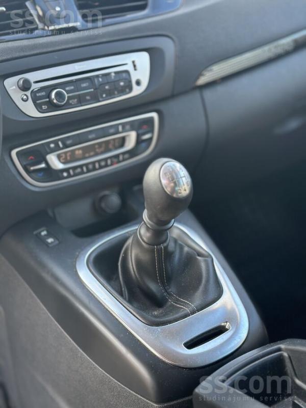 Pelēks Renault Grand Scenic 2012 Rīga, ar dzinēja tilpumu 1.50 L un nobraukumu 372 tūkst. km par 1450 €, foto 6 vietnē AUTOMOTO.COM.LV