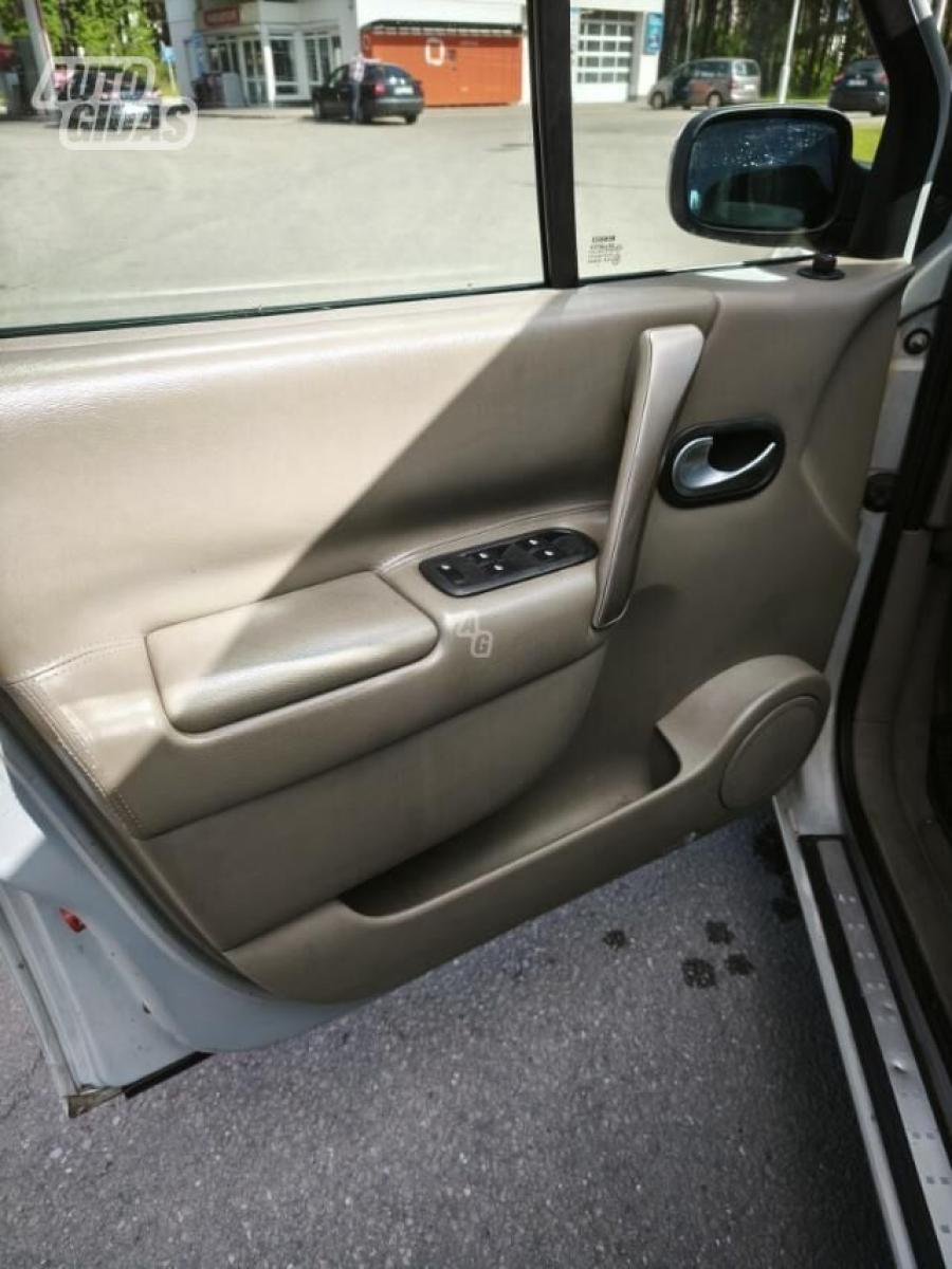 Renault Grand Scenic 2004 in Visaginas, with an engine capacity of 2.00 L and mileage of 154 thousand km for 1250 €, photo 6 on AUTOMOTO.COM.LV