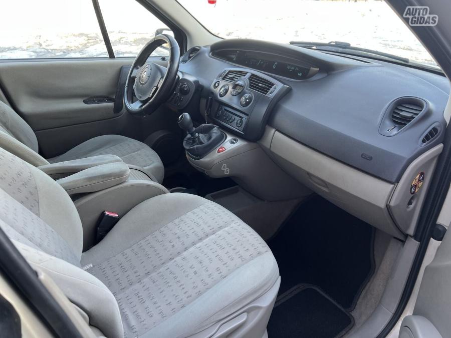 Renault Grand Scenic 2006 Šauļi, ar dzinēja tilpumu 1.90 L un nobraukumu 296 tūkst. km par 1000 €, foto 11 vietnē AUTOMOTO.COM.LV