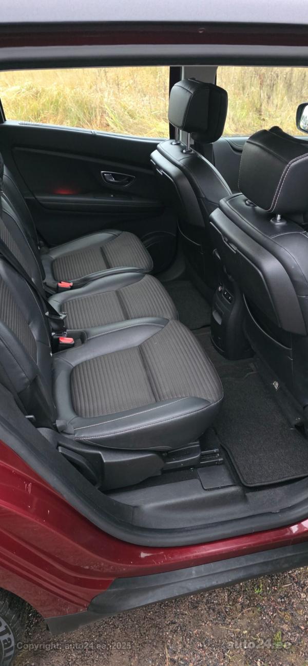 Sarkans Renault Grand Scenic 2017 Tallina, ar dzinēja tilpumu 1.50 L un nobraukumu 231 tūkst. km par 10700 €, foto 11 vietnē AUTOMOTO.COM.LV