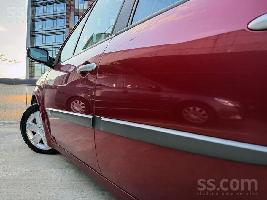 Red Renault Grand Scenic 2007 in Riga, with an engine capacity of 2.00 L and mileage of 243 thousand km for 1790 €, photo 5 on AUTOMOTO.COM.LV