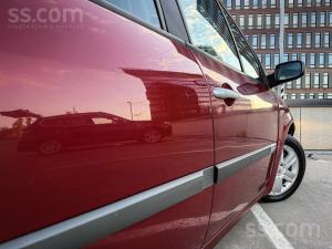 Red Renault Grand Scenic 2007 in Riga, with an engine capacity of 2.00 L and mileage of 243 thousand km for 1790 €, photo 6 on AUTOMOTO.COM.LV