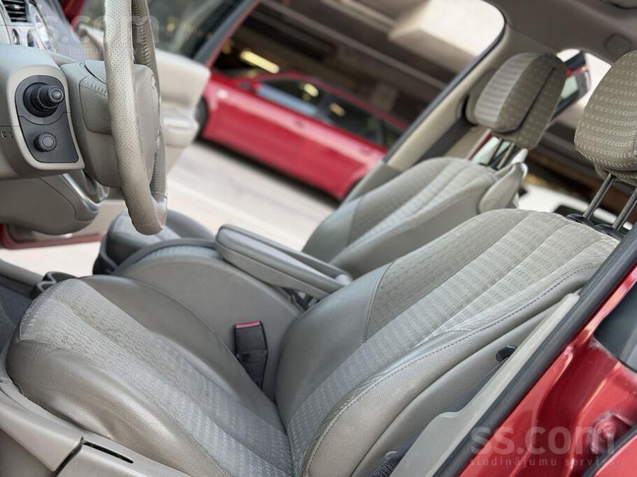 Red Renault Grand Scenic 2007 in Riga, with an engine capacity of 2.00 L and mileage of 243 thousand km for 1790 €, photo 12 on AUTOMOTO.COM.LV