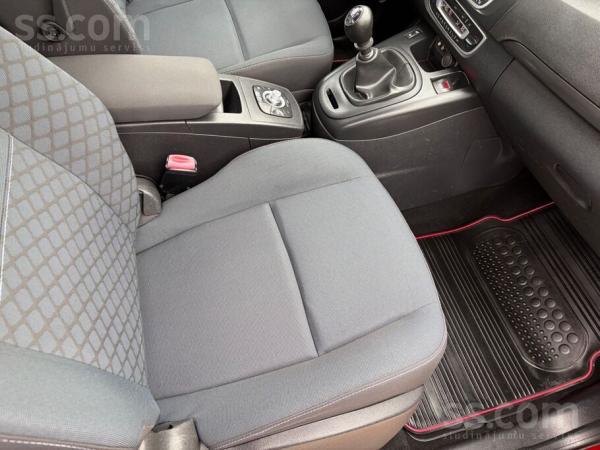 Sarkans Renault Grand Scenic 2010 Jelgava, ar dzinēja tilpumu 1.90 L un nobraukumu 203 tūkst. km par 4250 €, foto 10 vietnē AUTOMOTO.COM.LV