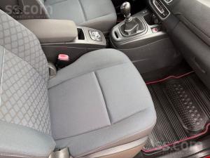 Red Renault Grand Scenic 2010 in Jelgava, with an engine capacity of 1.90 L and mileage of 203 thousand km for 4250 €, photo 10 on AUTOMOTO.COM.LV