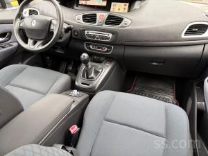 Red Renault Grand Scenic 2010 in Jelgava, with an engine capacity of 1.90 L and mileage of 203 thousand km for 4250 €, photo 11 on AUTOMOTO.COM.LV
