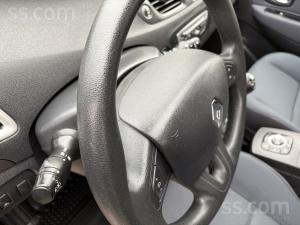 Red Renault Grand Scenic 2010 in Jelgava, with an engine capacity of 1.90 L and mileage of 203 thousand km for 4250 €, photo 15 on AUTOMOTO.COM.LV
