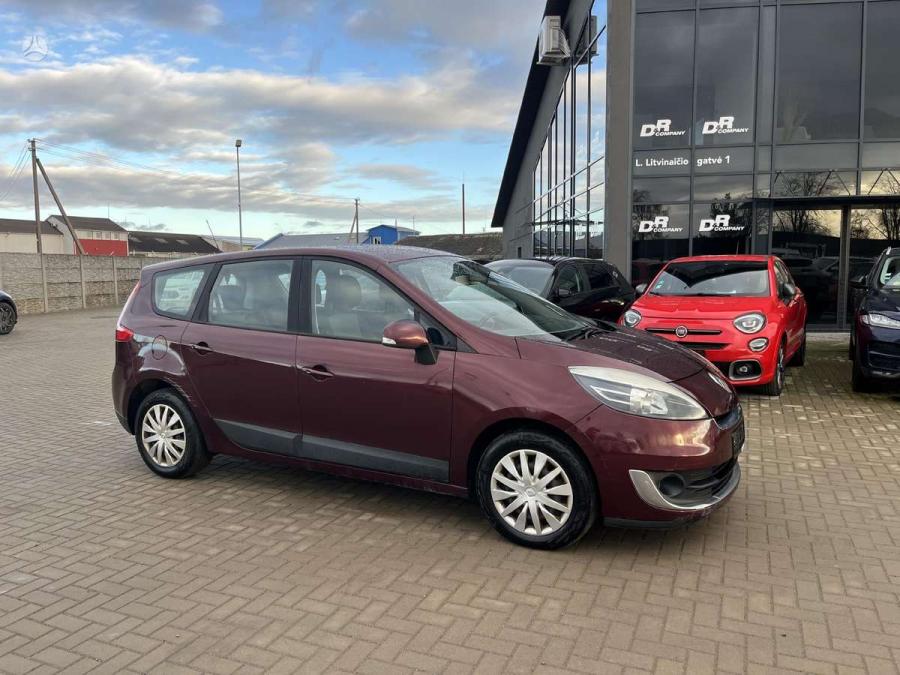 Red Renault Grand Scenic 2012 in Taurage, with an engine capacity of 1.46 L and mileage of 250 thousand km for 3600 €, photo 1 on AUTOMOTO.COM.LV