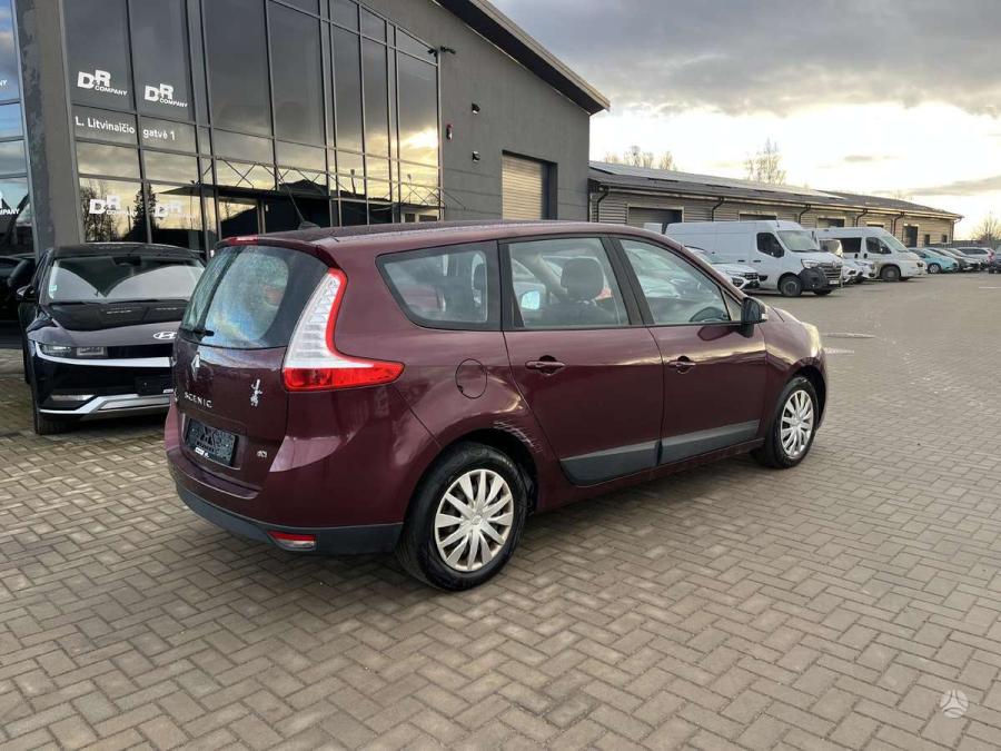 Red Renault Grand Scenic 2012 in Taurage, with an engine capacity of 1.46 L and mileage of 250 thousand km for 3600 €, photo 8 on AUTOMOTO.COM.LV