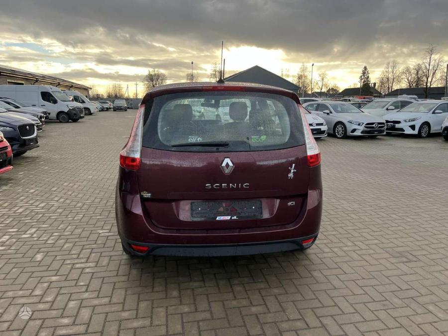 Red Renault Grand Scenic 2012 in Taurage, with an engine capacity of 1.46 L and mileage of 250 thousand km for 3600 €, photo 10 on AUTOMOTO.COM.LV