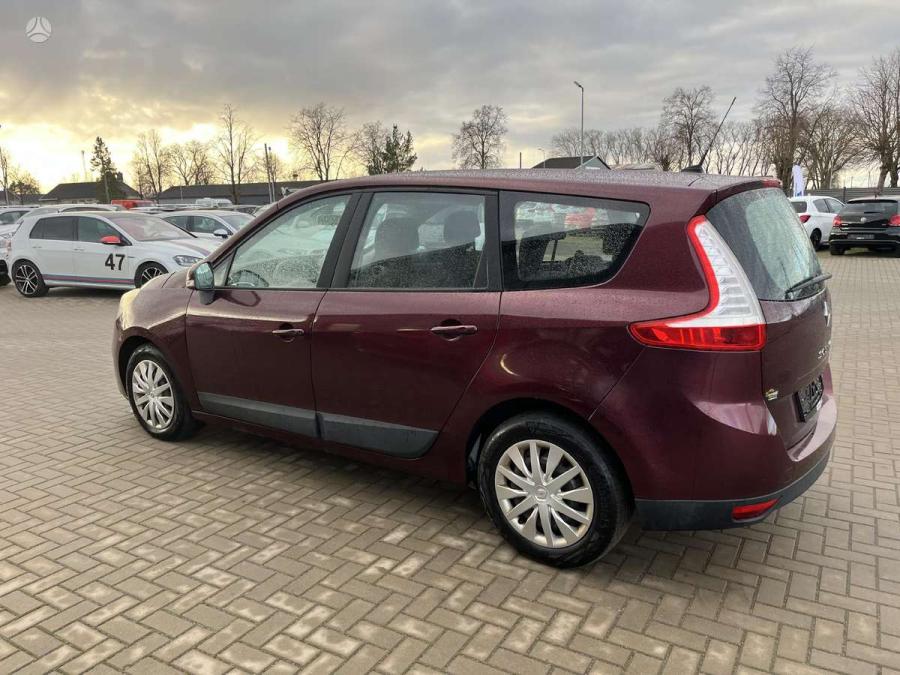 Red Renault Grand Scenic 2012 in Taurage, with an engine capacity of 1.46 L and mileage of 250 thousand km for 3600 €, photo 12 on AUTOMOTO.COM.LV