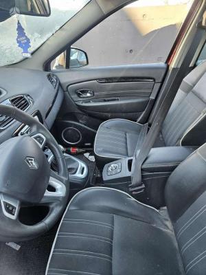 Sarkans Renault Grand Scenic 2012 Kauņa, ar dzinēja tilpumu 1.46 L un nobraukumu 239 tūkst. km par 4500 €, foto 4 vietnē AUTOMOTO.COM.LV