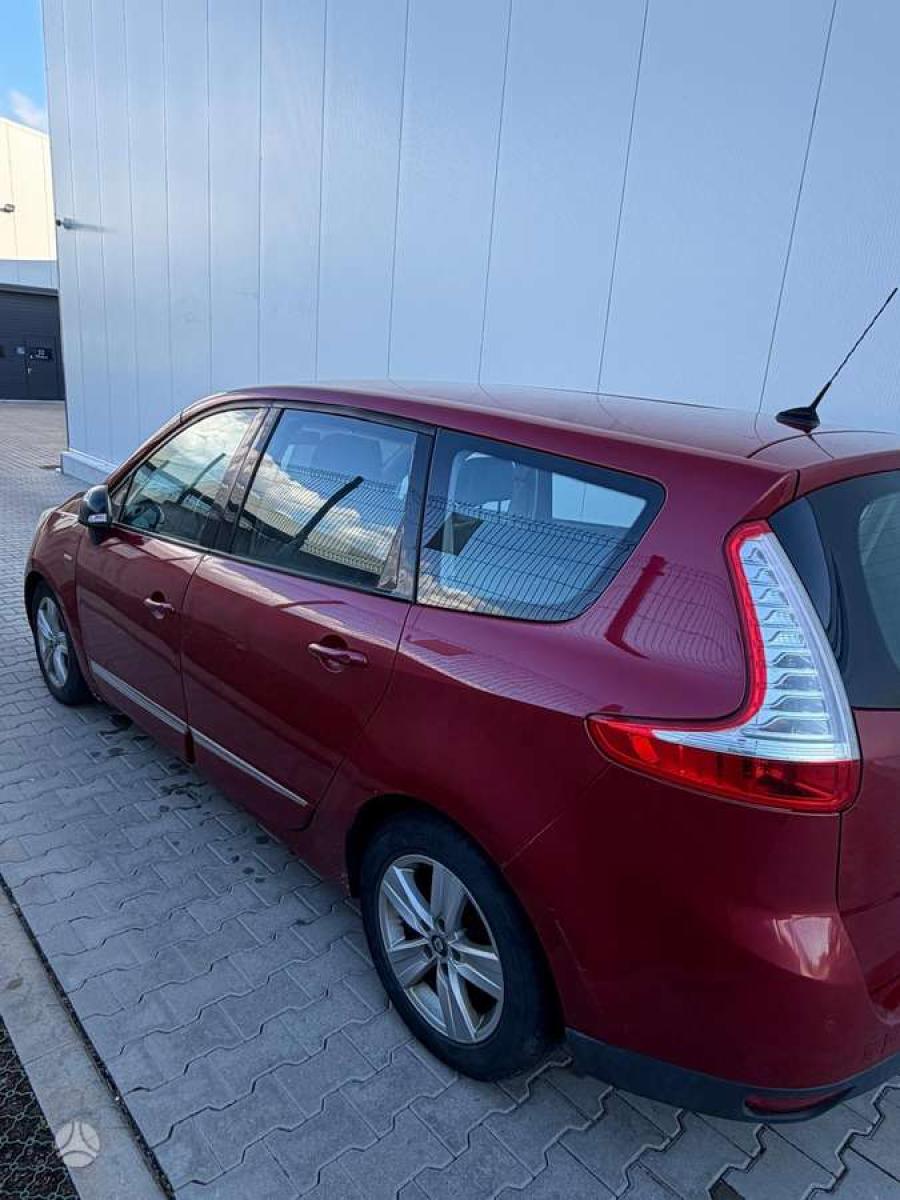 Red Renault Grand Scenic 2013 in Klaipeda, with an engine capacity of 1.60 L and mileage of 295 thousand km for 3350 €, photo 1 on AUTOMOTO.COM.LV