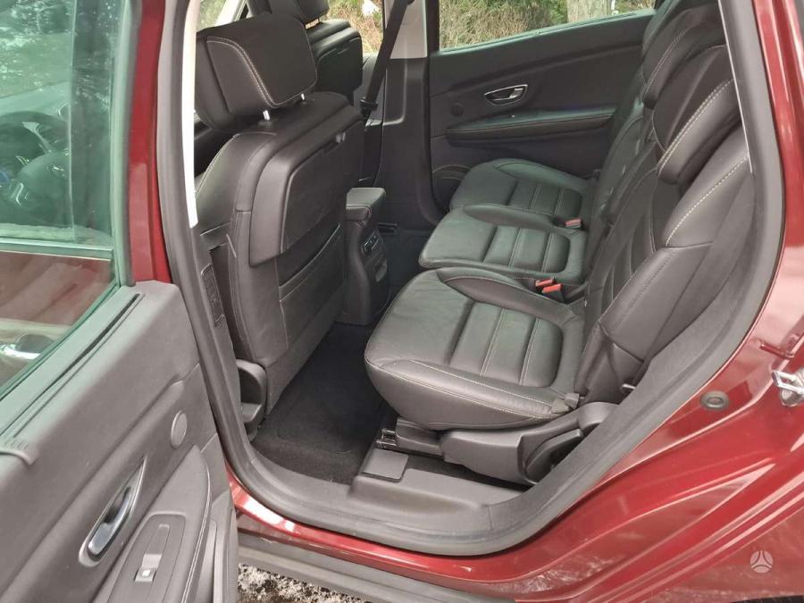 Red Renault Grand Scenic 2017 in Vilnius, with an engine capacity of 1.60 L and mileage of 210 thousand km for 9600 €, photo 16 on AUTOMOTO.COM.LV