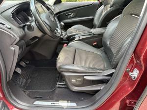 Red Renault Grand Scenic 2018 in Ukmerge, with an engine capacity of 1.33 L and mileage of 167 thousand km for 8550 €, photo 10 on AUTOMOTO.COM.LV