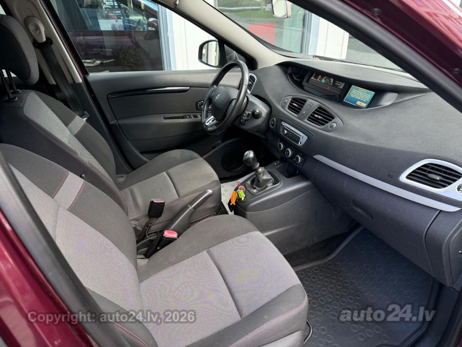 Sarkans Renault Grand Scenic 2015 Tallina, ar dzinēja tilpumu 1.50 L un nobraukumu 161 tūkst. km par 4900 €, foto 12 vietnē AUTOMOTO.COM.LV
