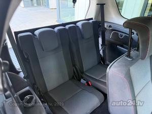 Sarkans Renault Grand Scenic 2015 Tallina, ar dzinēja tilpumu 1.50 L un nobraukumu 161 tūkst. km par 4900 €, foto 15 vietnē AUTOMOTO.COM.LV