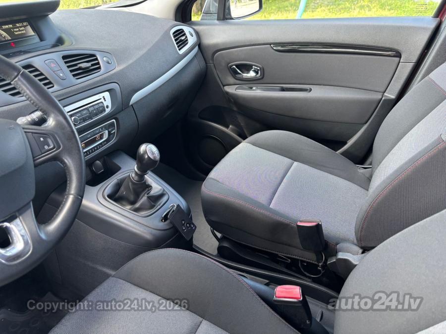 Sarkans Renault Grand Scenic 2015 Paide, ar dzinēja tilpumu 1.20 L un nobraukumu 153 tūkst. km par 5390 €, foto 13 vietnē AUTOMOTO.COM.LV