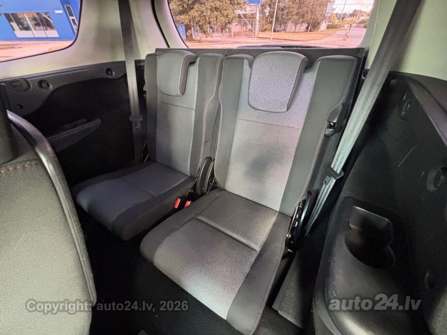 Sarkans Renault Grand Scenic 2015 Paide, ar dzinēja tilpumu 1.20 L un nobraukumu 153 tūkst. km par 5390 €, foto 17 vietnē AUTOMOTO.COM.LV