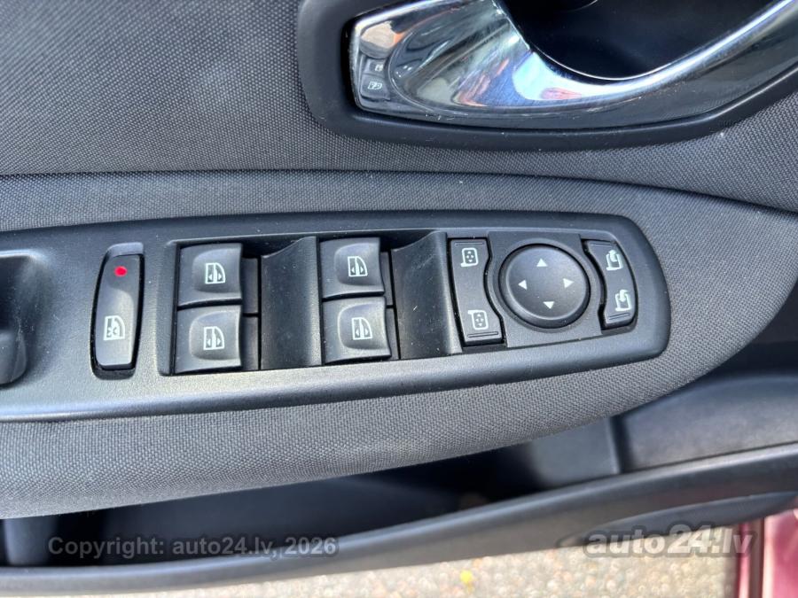 Sarkans Renault Grand Scenic 2015 Paide, ar dzinēja tilpumu 1.20 L un nobraukumu 153 tūkst. km par 5390 €, foto 21 vietnē AUTOMOTO.COM.LV
