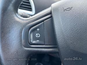Sarkans Renault Grand Scenic 2015 Paide, ar dzinēja tilpumu 1.20 L un nobraukumu 153 tūkst. km par 5390 €, foto 22 vietnē AUTOMOTO.COM.LV