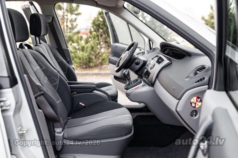 Renault Grand Scenic 2004 Tallina, ar dzinēja tilpumu 1.90 L un nobraukumu 99 tūkst. km par 2998 €, foto 17 vietnē AUTOMOTO.COM.LV