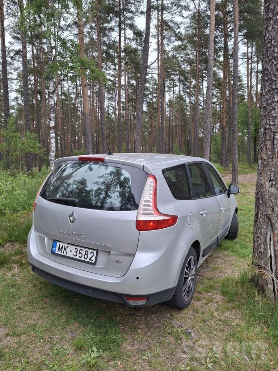 Renault Grand Scenic 2013 Rīga, ar dzinēja tilpumu 1.50 L un nobraukumu 272 tūkst. km par 2900 €, foto 4 vietnē AUTOMOTO.COM.LV