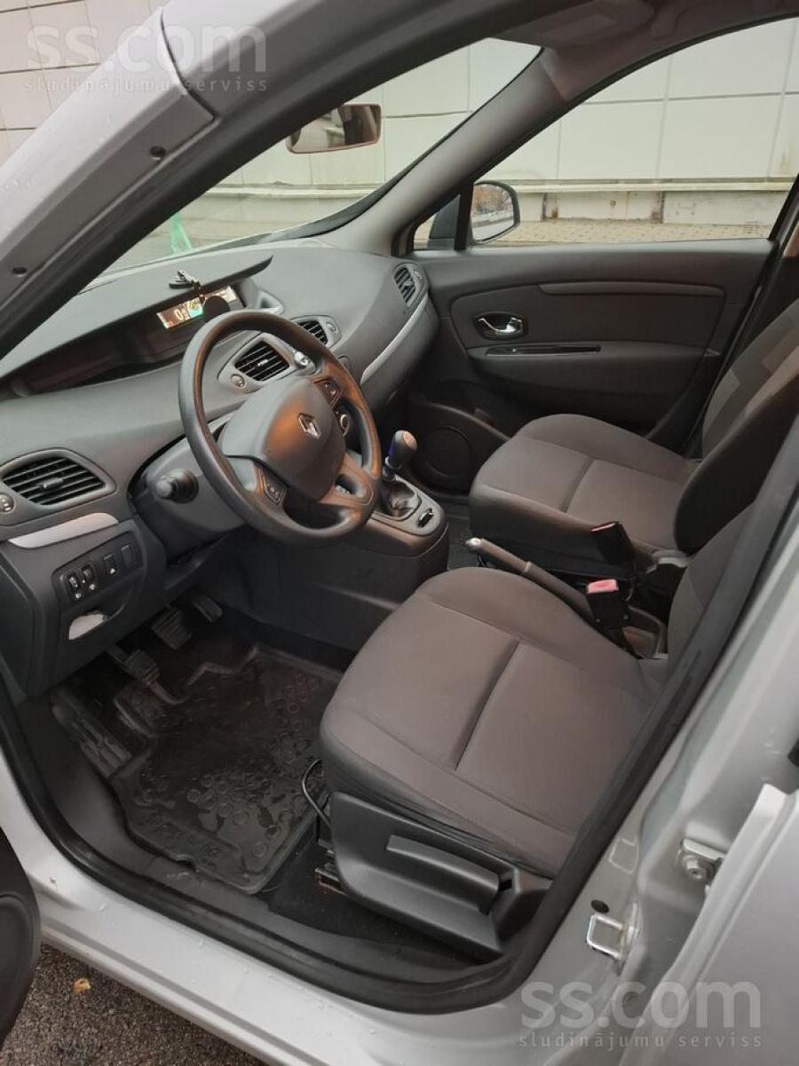 Renault Grand Scenic 2013 Rīga, ar dzinēja tilpumu 1.50 L un nobraukumu 272 tūkst. km par 2900 €, foto 6 vietnē AUTOMOTO.COM.LV