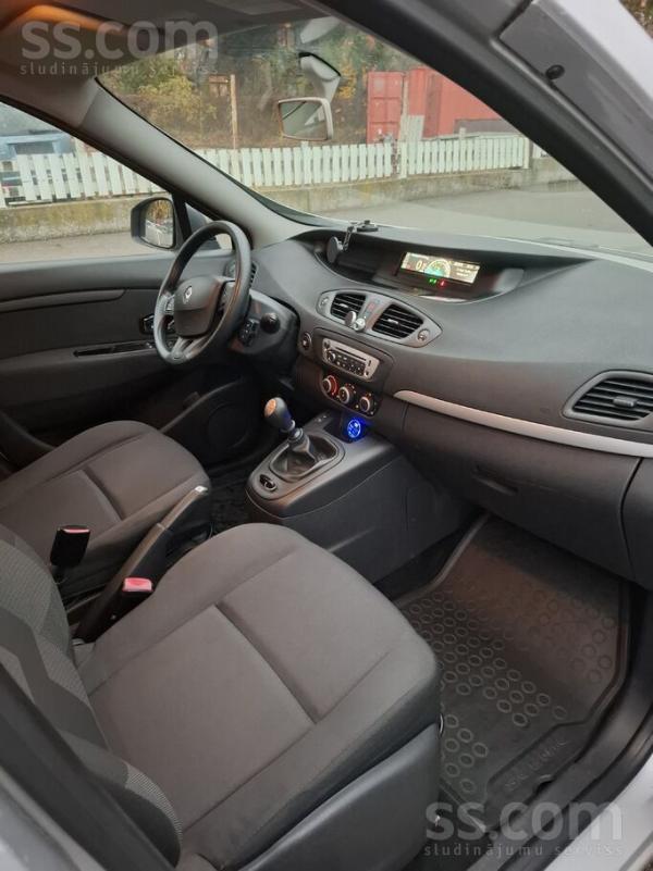 Renault Grand Scenic 2013 in Riga, with an engine capacity of 1.50 L and mileage of 272 thousand km for 2600 €, photo 5 on AUTOMOTO.COM.LV