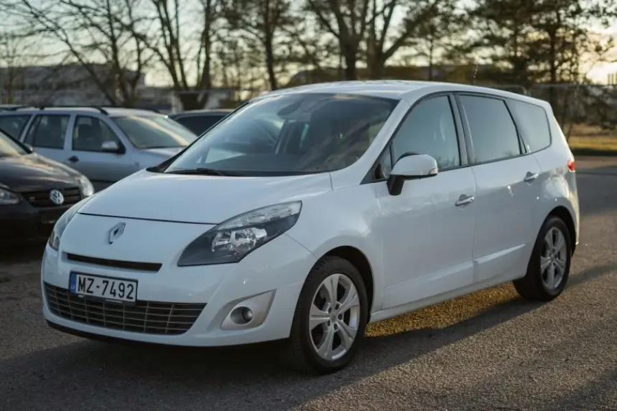 Balts Renault Grand Scenic 2010 Liepāja, ar dzinēja tilpumu 2.00 L un nobraukumu 239 tūkst. km par 6350 €, foto 1 vietnē AUTOMOTO.COM.LV