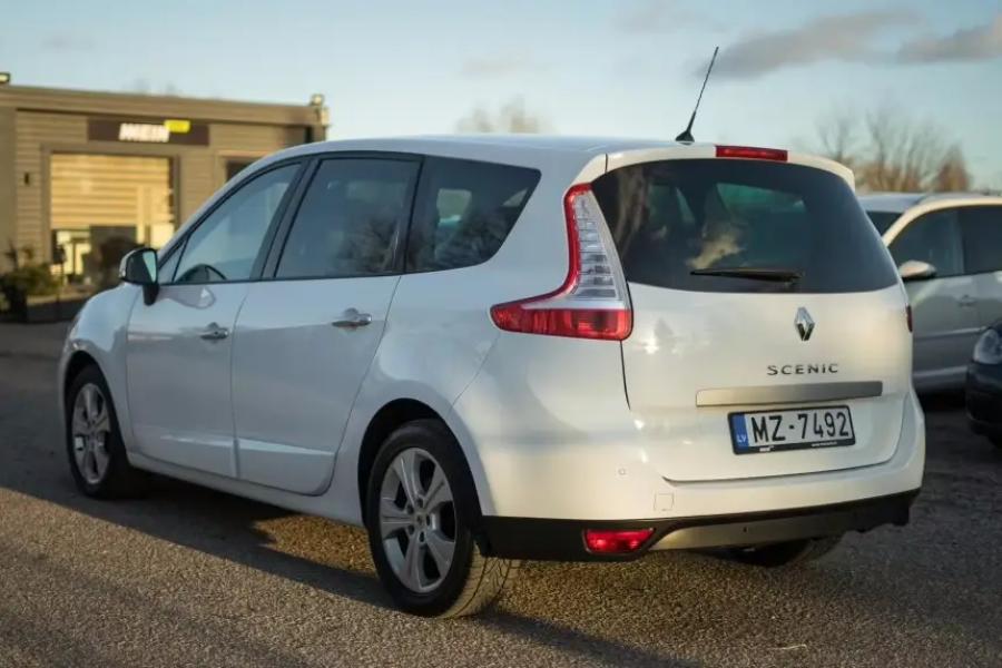 Balts Renault Grand Scenic 2010 Liepāja, ar dzinēja tilpumu 2.00 L un nobraukumu 239 tūkst. km par 6350 €, foto 3 vietnē AUTOMOTO.COM.LV