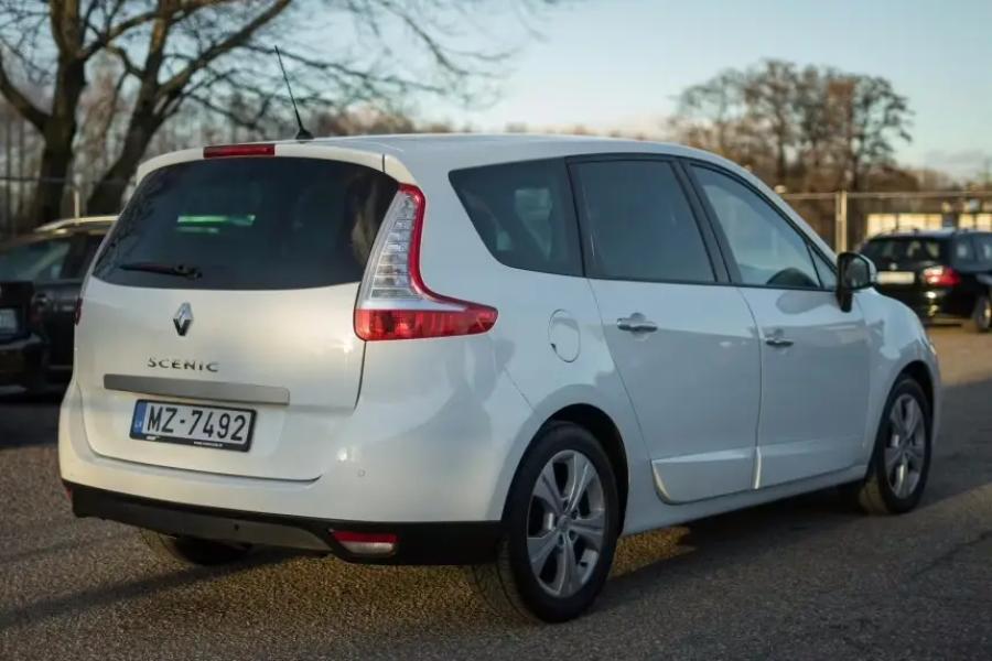 Balts Renault Grand Scenic 2010 Liepāja, ar dzinēja tilpumu 2.00 L un nobraukumu 239 tūkst. km par 6350 €, foto 5 vietnē AUTOMOTO.COM.LV