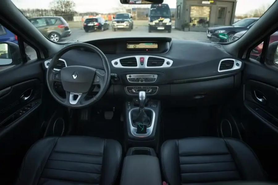Balts Renault Grand Scenic 2010 Liepāja, ar dzinēja tilpumu 2.00 L un nobraukumu 239 tūkst. km par 6350 €, foto 8 vietnē AUTOMOTO.COM.LV