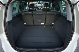 Balts Renault Grand Scenic 2010 Liepāja, ar dzinēja tilpumu 2.00 L un nobraukumu 239 tūkst. km par 6350 €, foto 11 vietnē AUTOMOTO.COM.LV