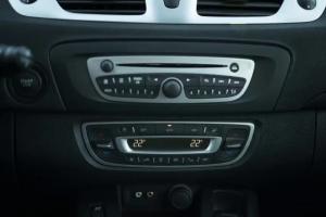 Balts Renault Grand Scenic 2010 Liepāja, ar dzinēja tilpumu 2.00 L un nobraukumu 239 tūkst. km par 6350 €, foto 17 vietnē AUTOMOTO.COM.LV