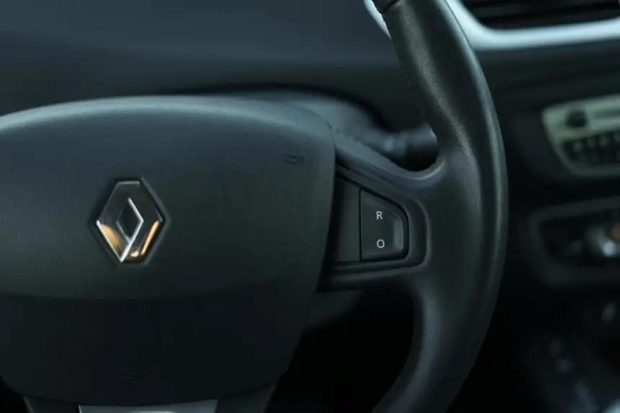 Balts Renault Grand Scenic 2010 Liepāja, ar dzinēja tilpumu 2.00 L un nobraukumu 239 tūkst. km par 6350 €, foto 21 vietnē AUTOMOTO.COM.LV