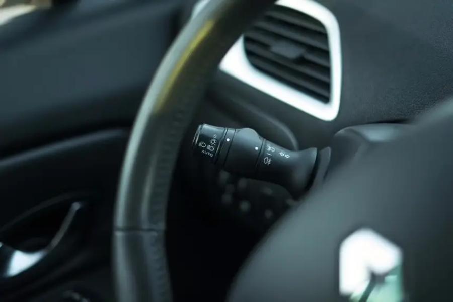 Balts Renault Grand Scenic 2010 Liepāja, ar dzinēja tilpumu 2.00 L un nobraukumu 239 tūkst. km par 6350 €, foto 22 vietnē AUTOMOTO.COM.LV
